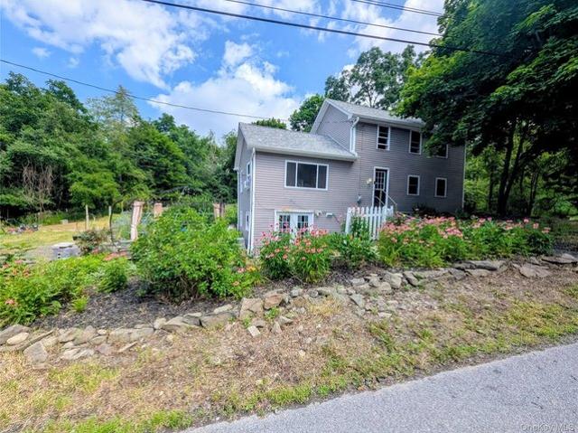 122 Castle High Rd, Middletown, NY 10940