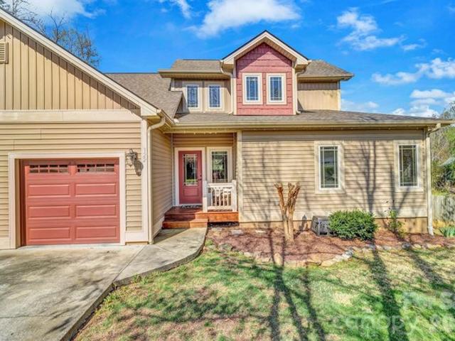 122 Craggy St, Black Mountain, NC 28711