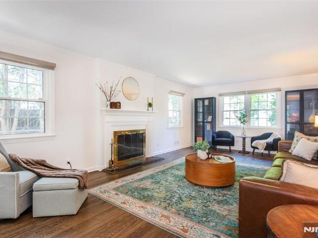122 Crest Road