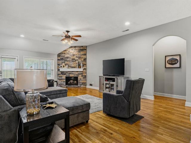 122 Cross Hall Loop