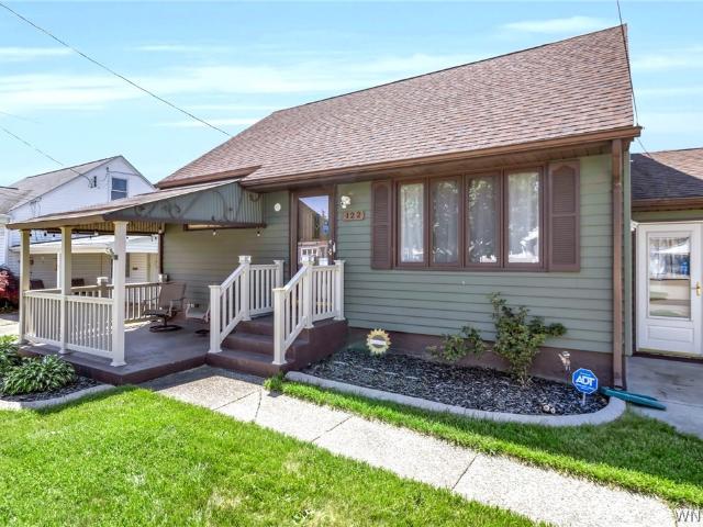122 Currier Ave