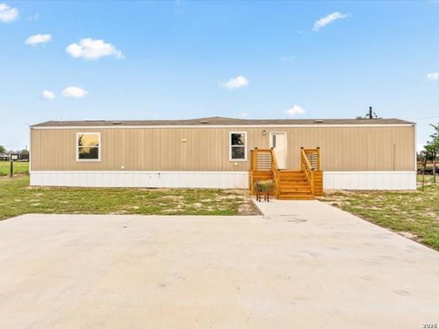 122 Amber Ln, Poteet, TX 78065