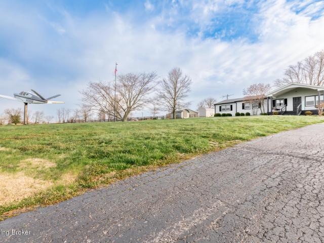 122 Airport Ln