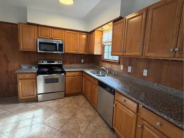 122 Athania Parkway # B