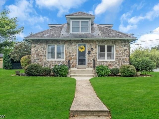 122 Aurora St, Lopatcong, NJ 08865