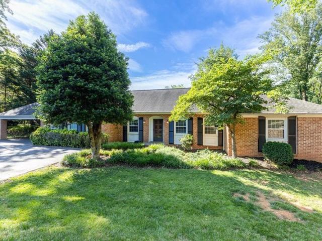 122 Bollingbrook Dr, Charlottesville, VA 22911