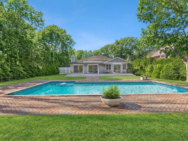 122 Beach Rd, Westhampton Beach, NY 11978
