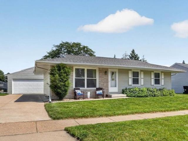 122 Bergstrom Blvd, Cedar Falls, IA 50613