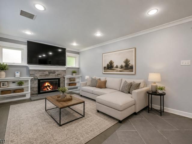 122 Garside Ave