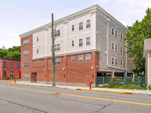 122 Greenwich Avenue
