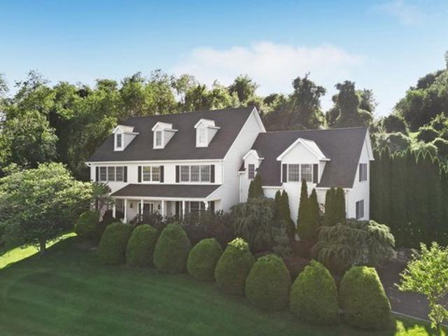 122 Duke Dr, Carmel, NY 10512