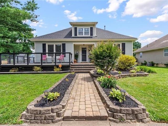 122 E Bowne Blvd, Clarksville, IN 47129