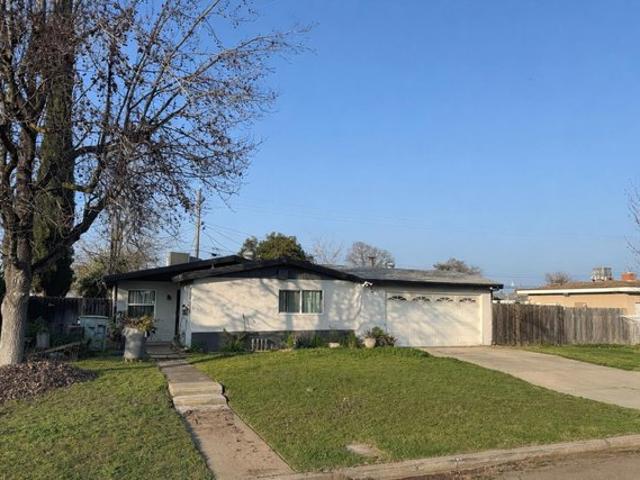 122 E Calimyrna Ave, Fresno, CA 93710