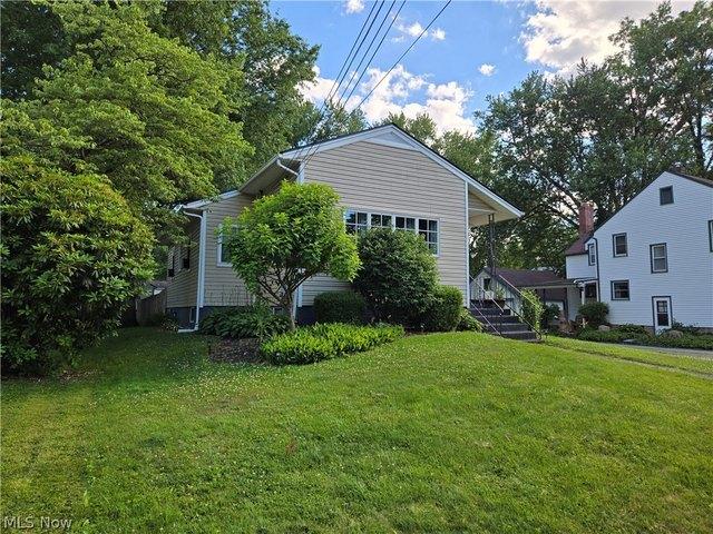 122 E Central Ave, Ravenna, OH 44266