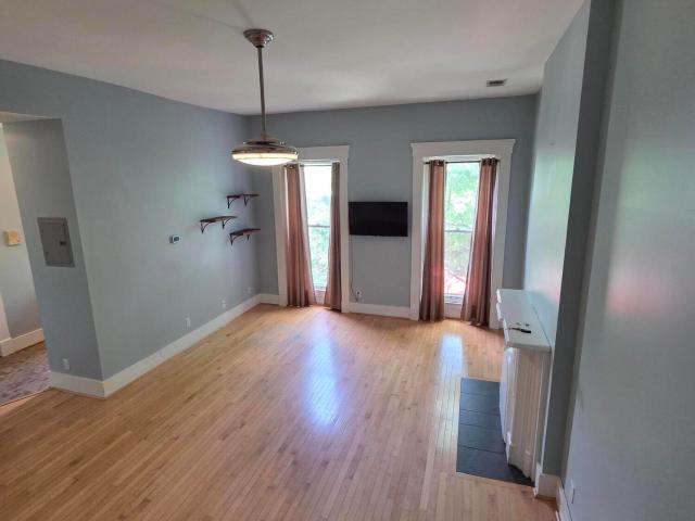 122 E Oak St APT 2
