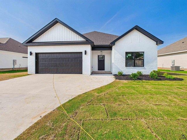 122 Early Dr, Byron, GA 31008