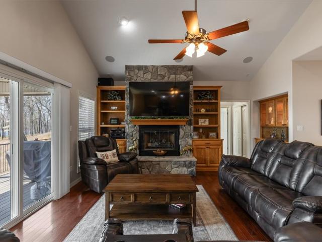 122 Holland Pt