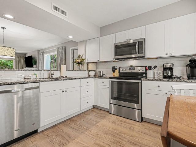 122 Hartland Dr. 11 C