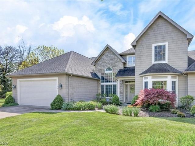 122 Haskell Dr, Bratenahl, OH 44108