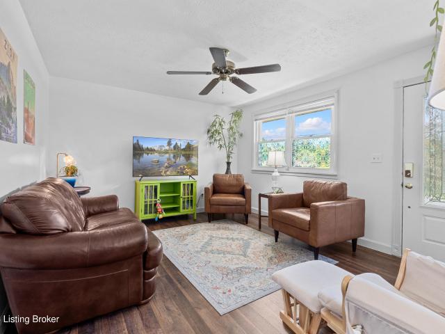 122 Henry St