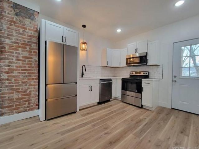 122 High St #4, Bristol, CT 06010
