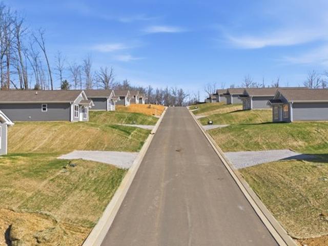 122 Hill Place Ct, Dickson, TN 37055