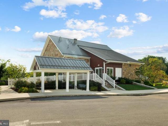 122 Lotus Ln, Malvern, PA 19355