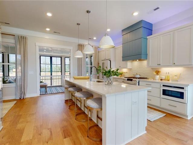 122 Lenas Way