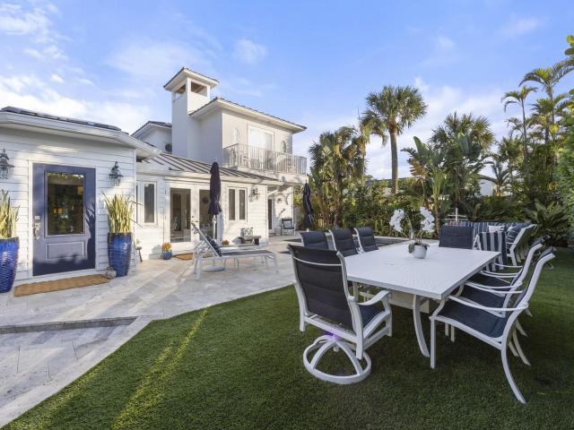 122 Lighthouse Dr, Jupiter Inlet Colony, FL