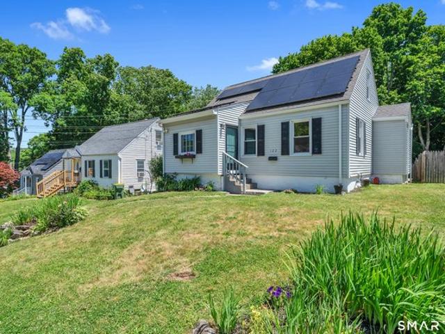 122 Macarthur Dr, Waterbury, CT 06704
