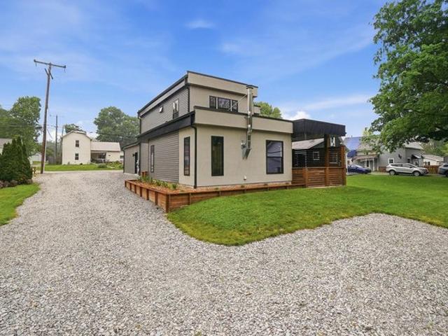 122 Mill St, Pataskala, OH 43062