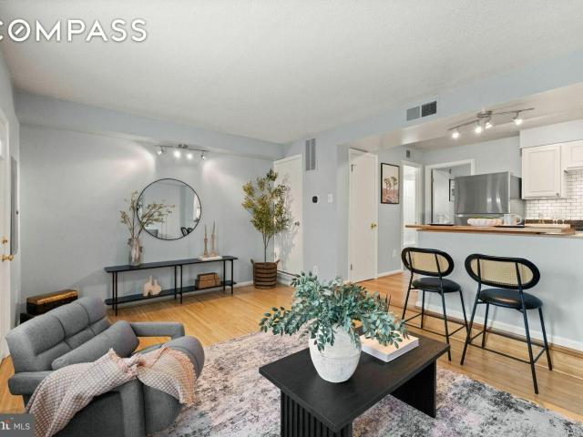 122 N Bedford St A, Arlington, VA