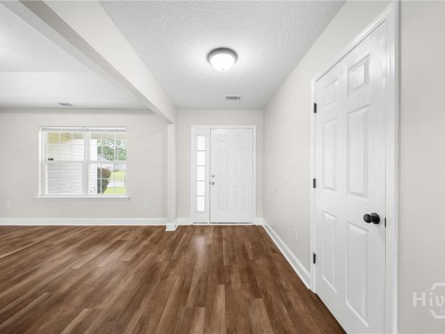 122 N Kingsley Drive