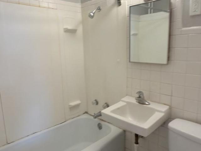 122 North 40th Street 2 Bedroom Apartment for Rent at 122 N 40th St, Omaha, NE 68131 Joslyn Castle