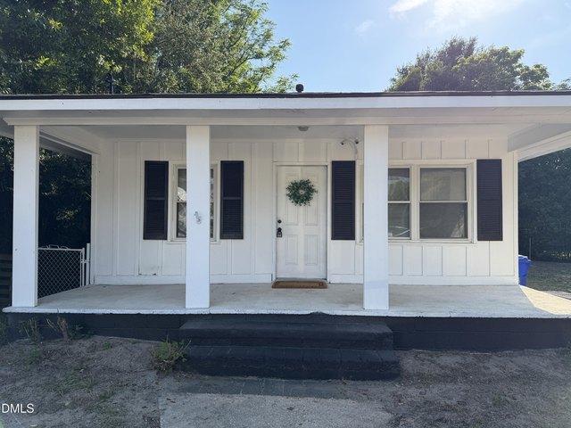 122 S 5th St, Spring Lake, NC 28390