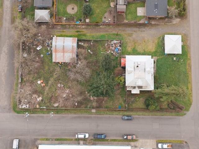 122 S 12th Ave, Cornelius, OR 97113