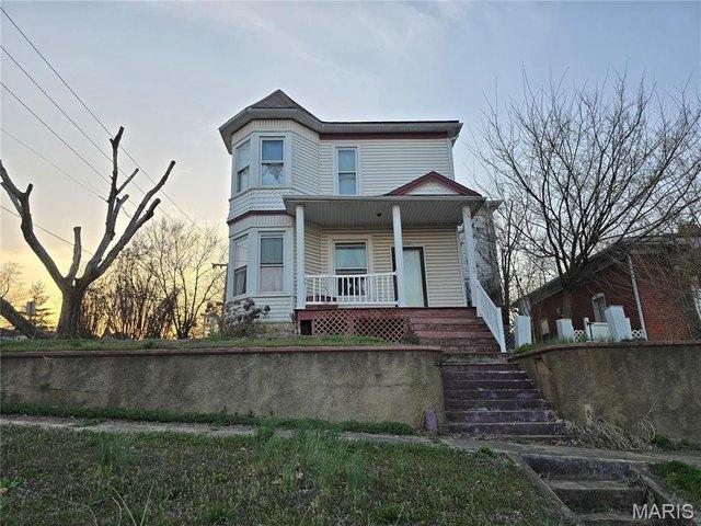 122 S 2nd St, De Soto, MO 63020