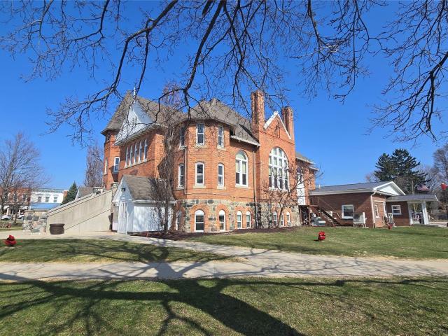 122 S Clinton Street