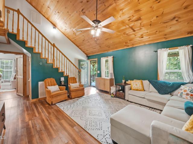 122 Spring Hollow Lane