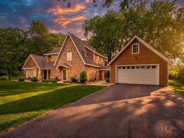 122 Poplar Ct, Neenah, WI 54956