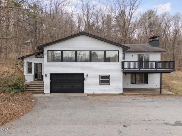122 Parkhurst Rd, Gansevoort, NY 12831
