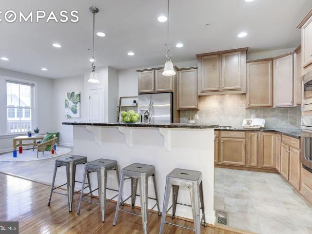 122 Parkview Ave, Gaithersburg, MD