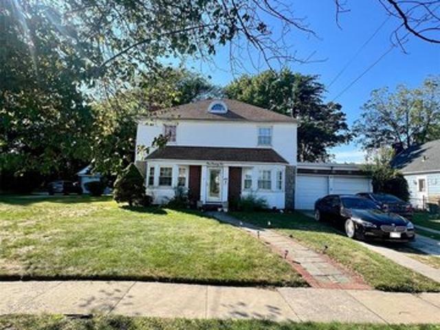 122 Rockaway Pkwy, Valley Stream, NY 11580
