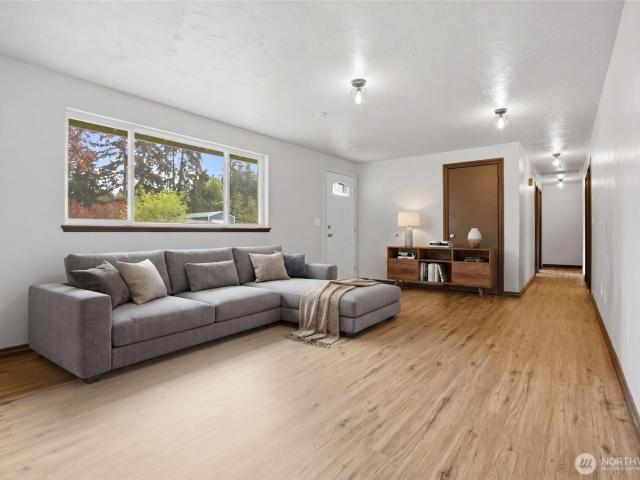 122 Raintree Loop SE
