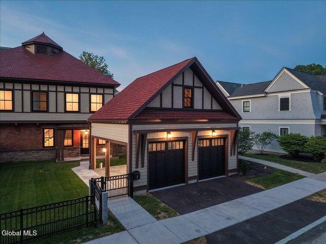 122 Regent St Unit 5, Saratoga Springs, NY 12866