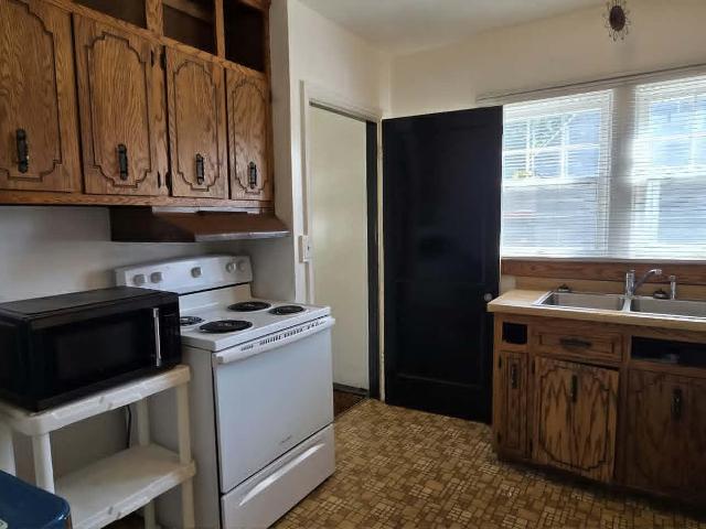 122 W 5th Street