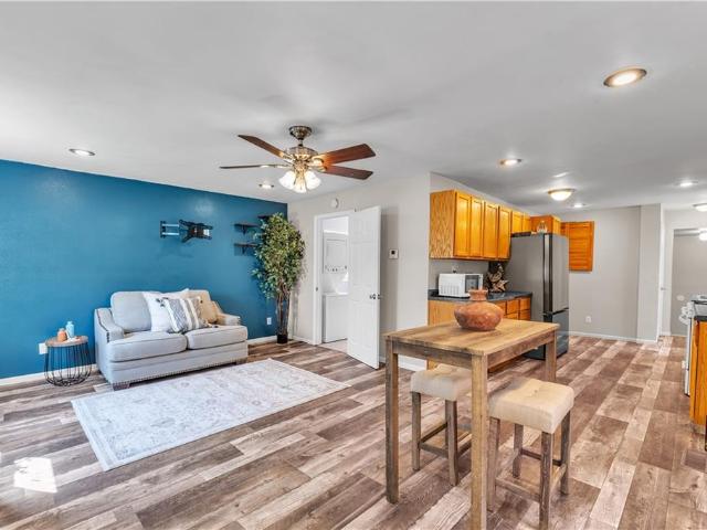 122 W Walnut Street