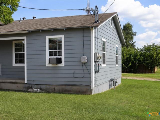 122 W Avenue A