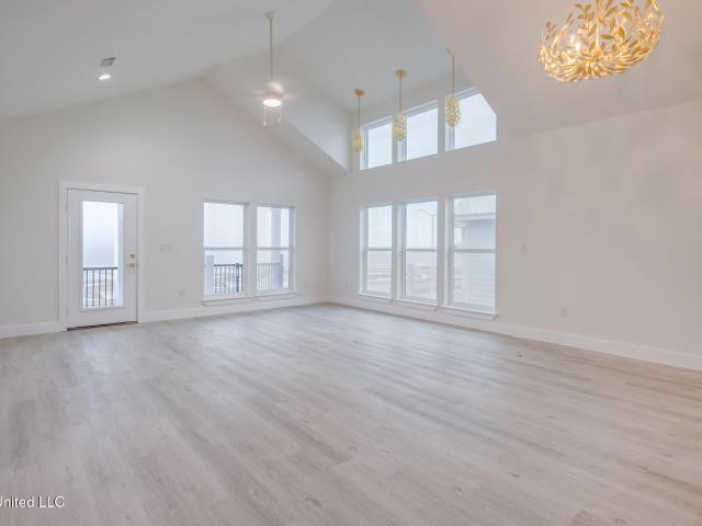 122 W Beach Boulevard