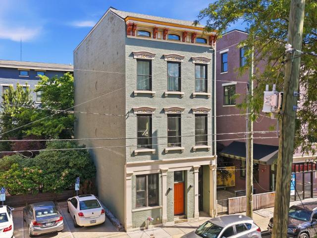 122 W Fifteenth St